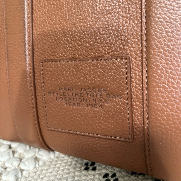 Marc Jacobs | Bags | The Tote Marc Jacobs | Poshmark